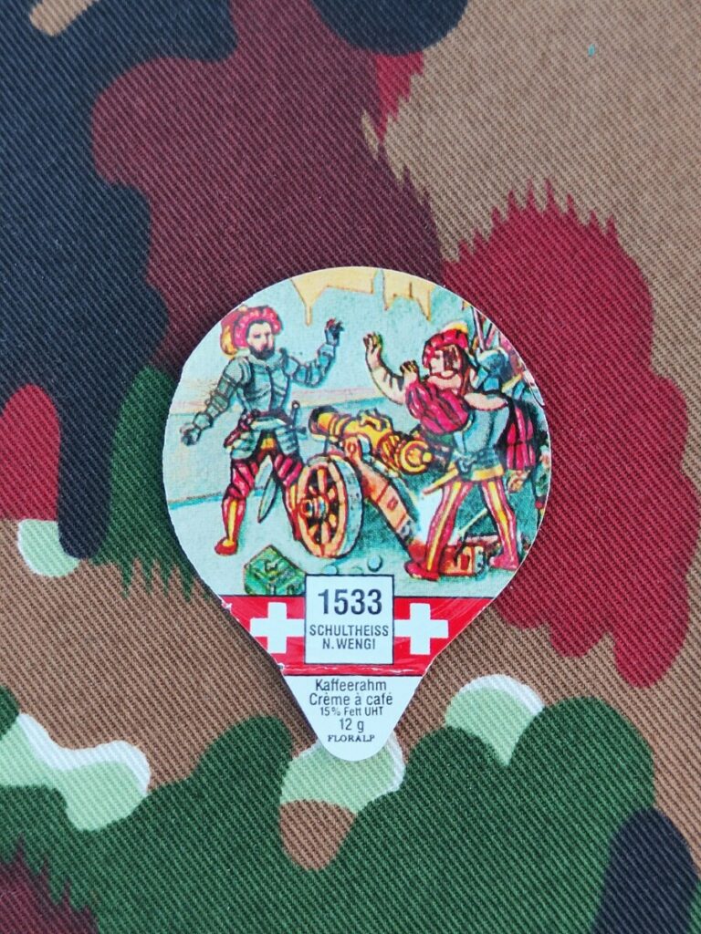 Kaffeerahmdeckel 1533 SCHULTHEISS N. WENGI - SwissMilitaria.ch