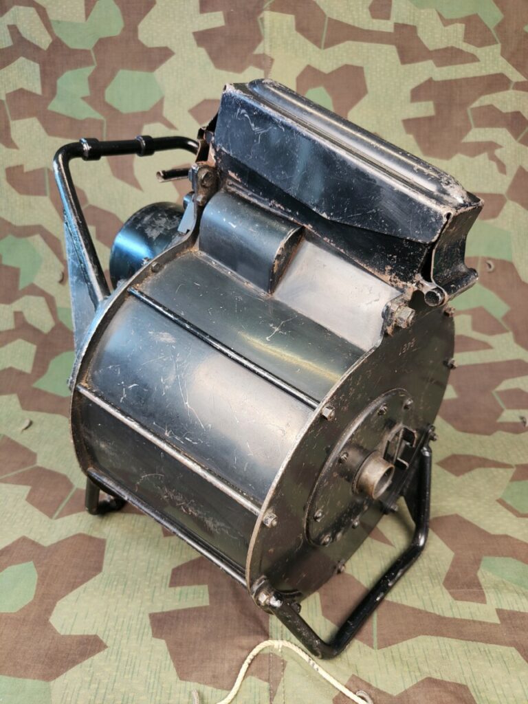 Magazin Ord. 1954 für 20 mm Flab Kan 54 - SwissMilitaria.ch