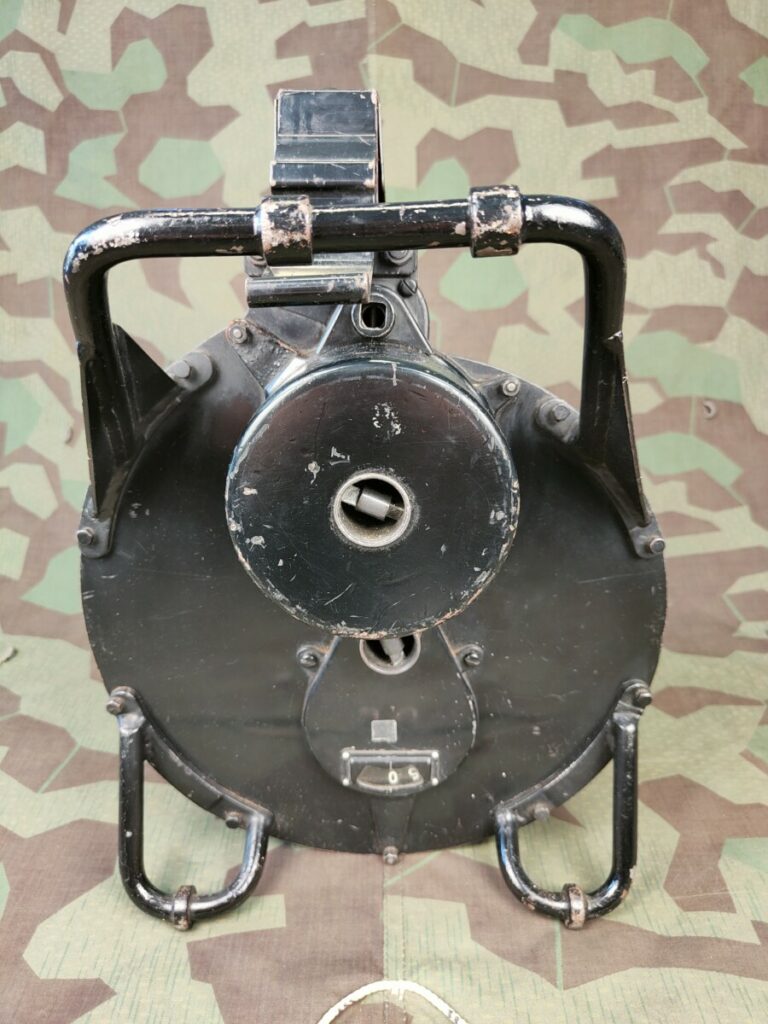 Magazin Ord. 1954 für 20 mm Flab Kan 54 - SwissMilitaria.ch